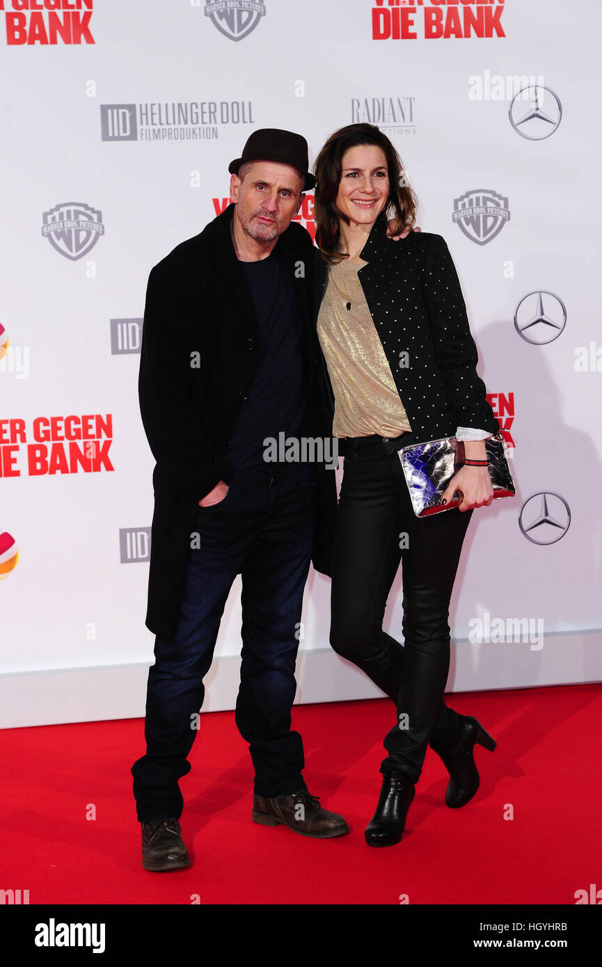 Welt-Premiere von "Vier Gegen Die Bank" am CineStar IMAX Sony Center am ...