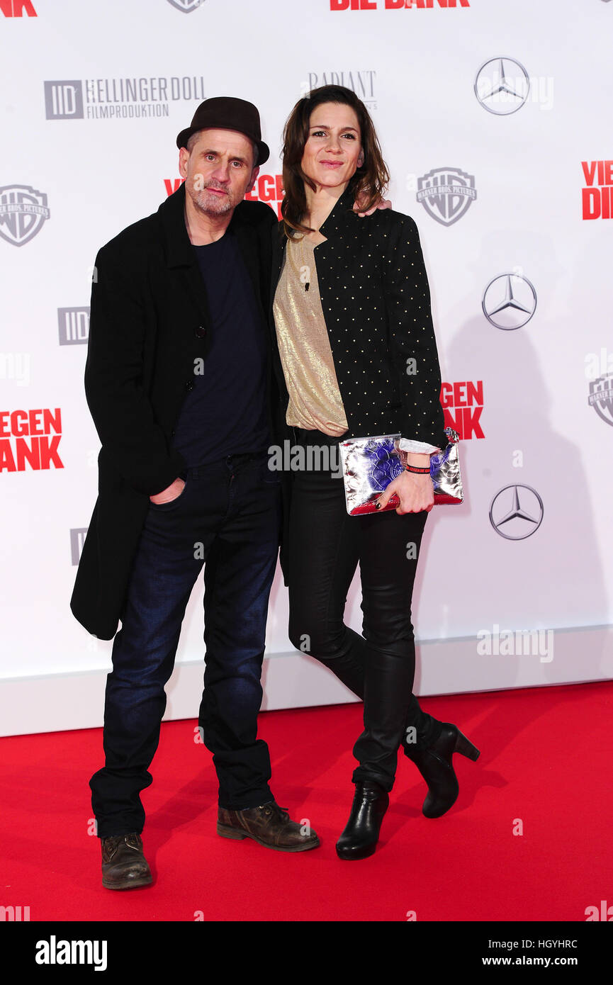 Welt-Premiere von "Vier Gegen Die Bank" am CineStar IMAX Sony Center am ...