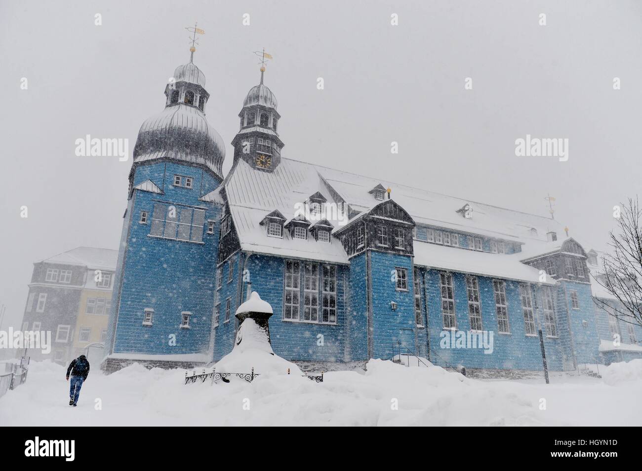 Die Marktkirche (deutsche Marktkirche) von Clausthal im Schnee ...