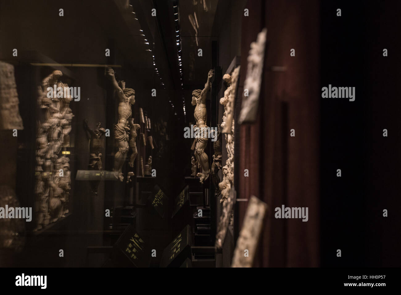 Elfenbein skulptur -Fotos und -Bildmaterial in hoher Auflösung – Alamy