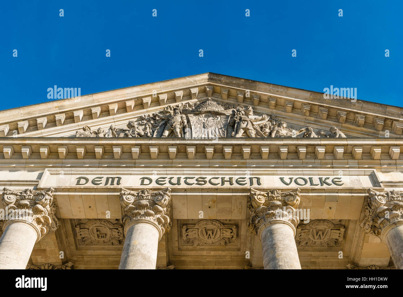 Reichstag building lettering -Fotos und -Bildmaterial in hoher Auflösung – Alamy