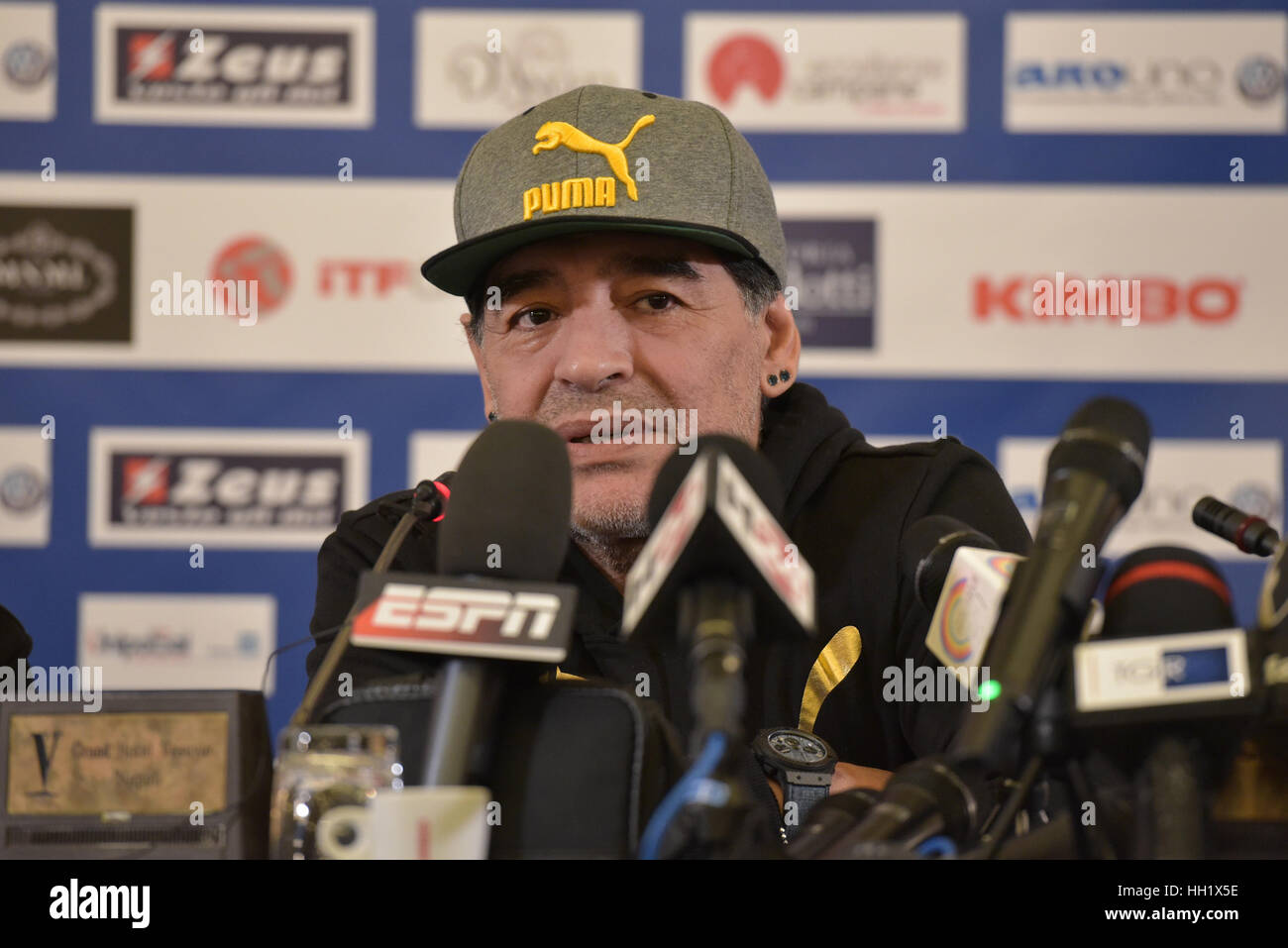 Maradona live -Fotos und -Bildmaterial in hoher Auflösung – Alamy