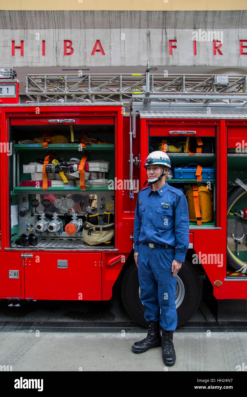 TOKYO, JAPAN - 3. Oktober 2016: Unidentified Feuerwehrmann aus Tokyo ...