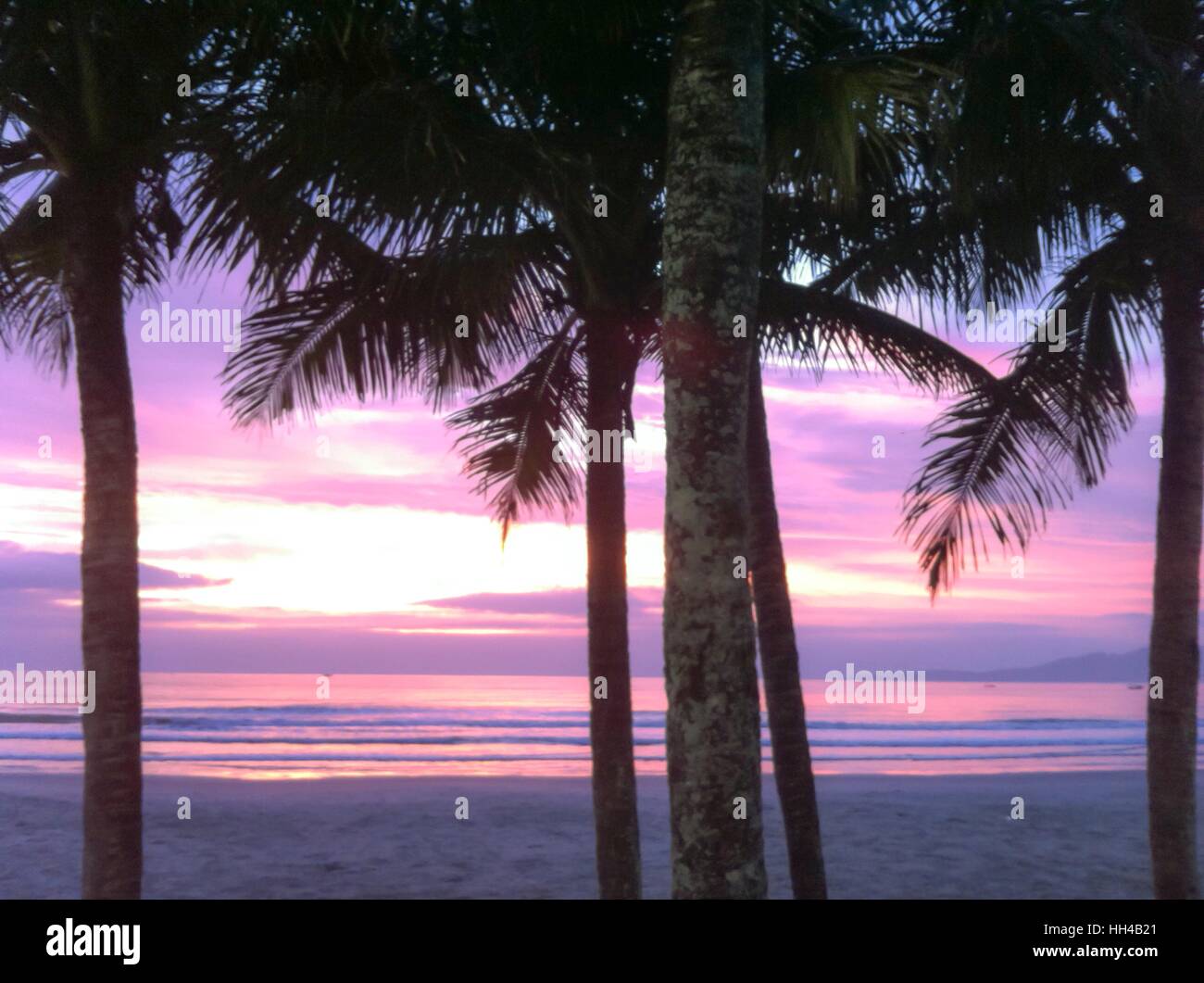 Tropische strandlandschaften -Fotos und -Bildmaterial in hoher ...