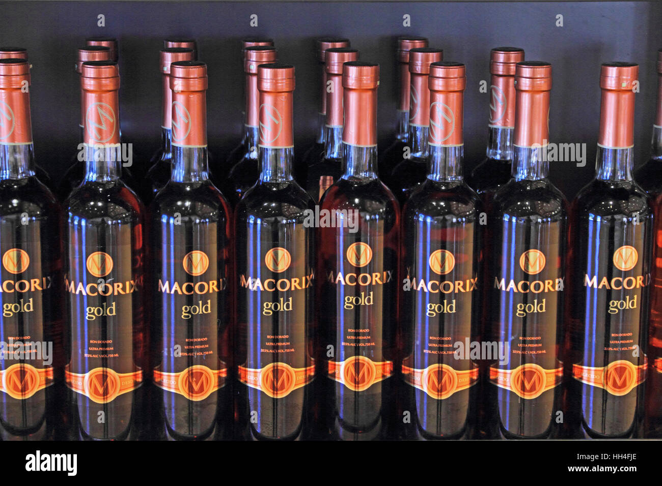 Rum Bottles Stockfotos und -bilder Kaufen - Alamy