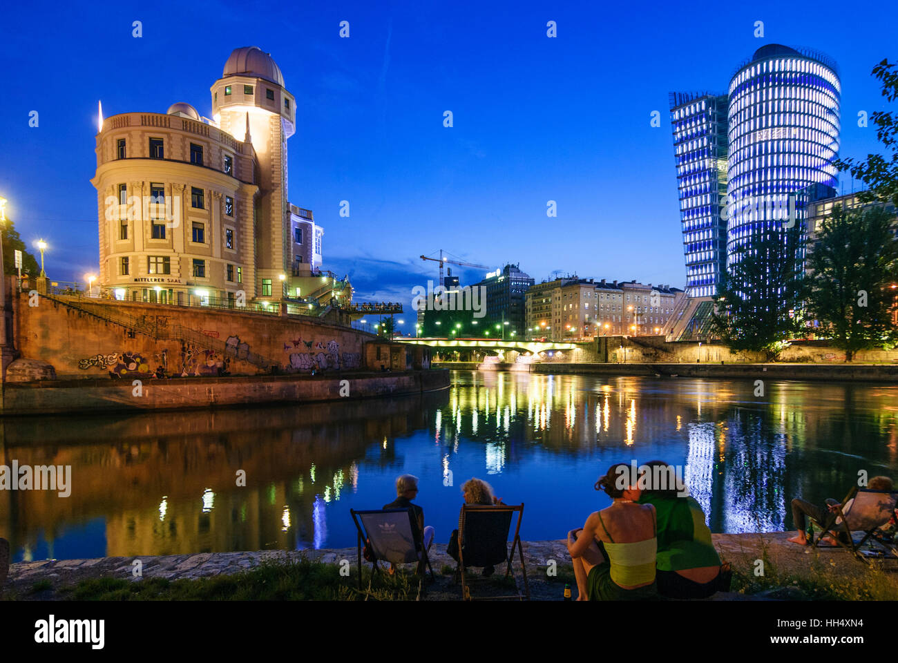 Wien, Wien: Mündung des Flusses Vienna in den Donaukanal mit Urania ...