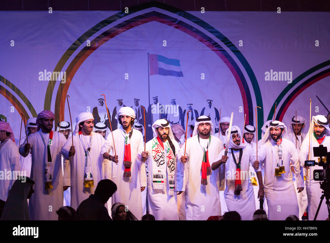 Traditional dance uae -Fotos und -Bildmaterial in hoher Auflösung – Alamy