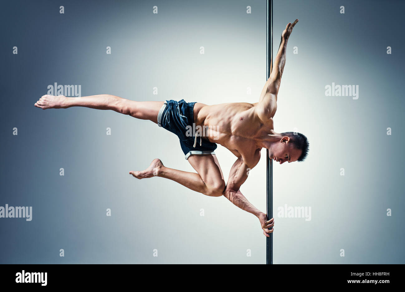 Männlich pole dancer -Fotos und -Bildmaterial in hoher Auflösung – Alamy