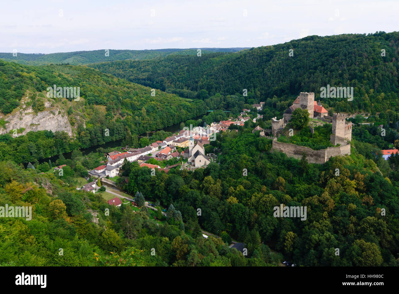 Hardegg: Nationalpark Thayatal; Hardegg mit Burg Hardegg im Thaya-Tal ...