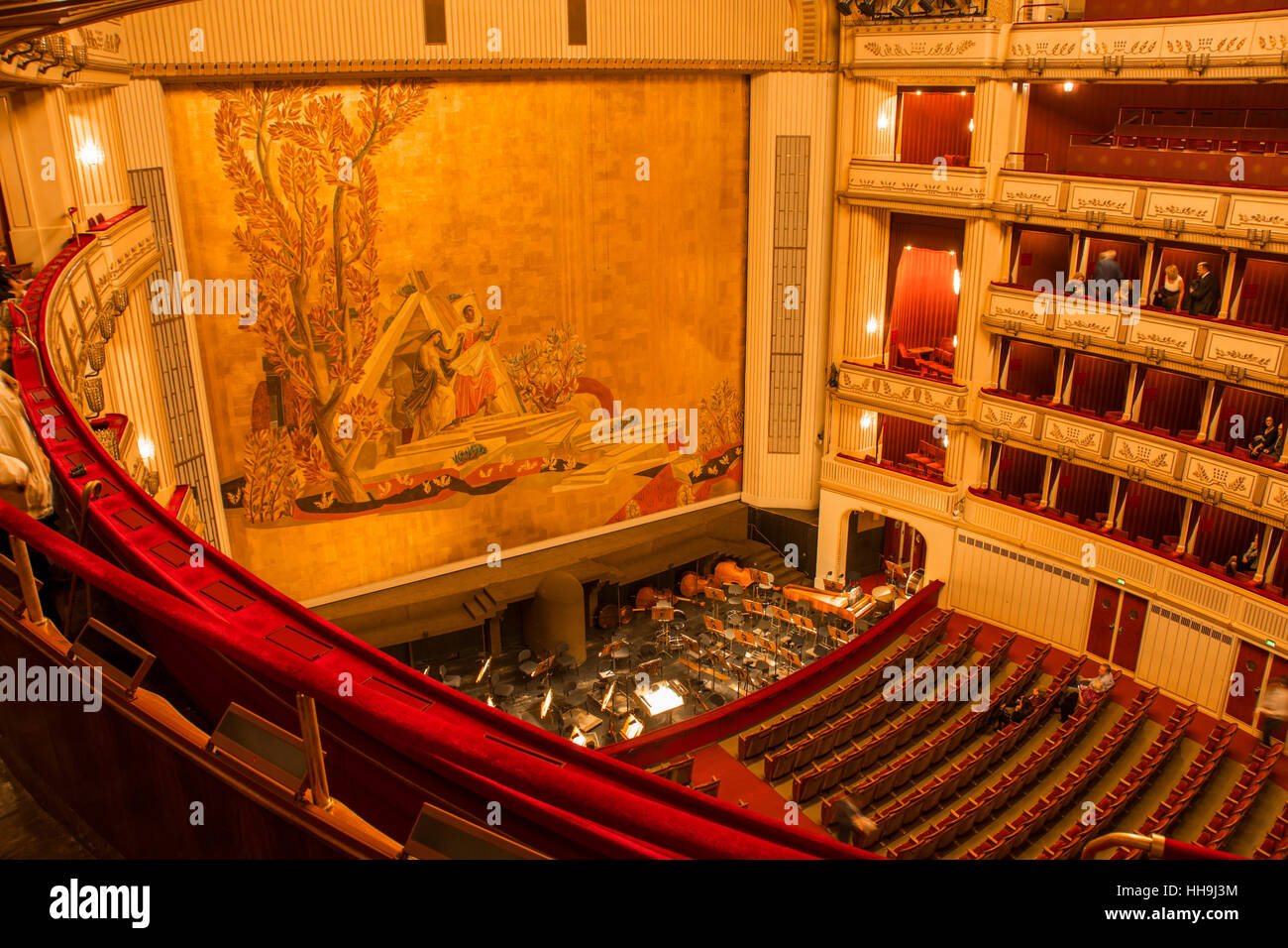 Interior vienna state opera house -Fotos und -Bildmaterial in hoher ...