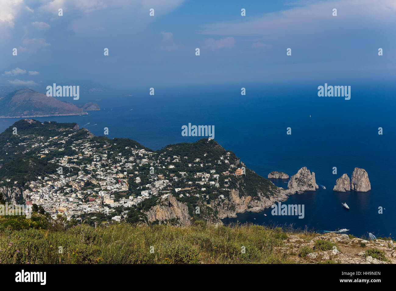 Panorama der Insel Capri von Monte Solaro, in Anacapri, Juni 10, 2015 ...