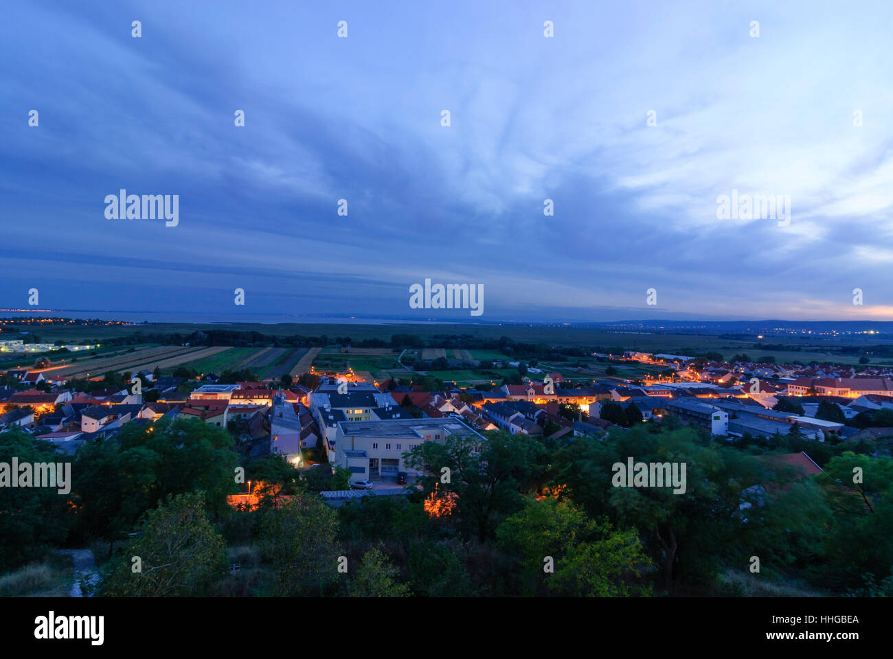 Neusiedl am See: Blick auf Stadt und Neusiedler See, Neusiedler See ...