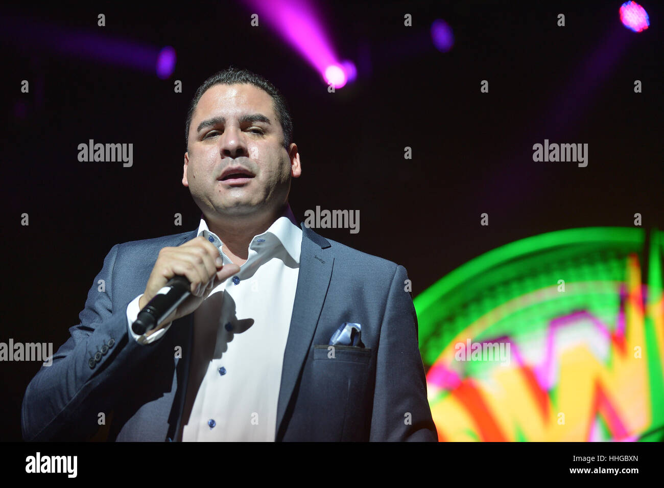 Suave die live auf der Bühne während des Konzerts macht 96 Urlaub ...