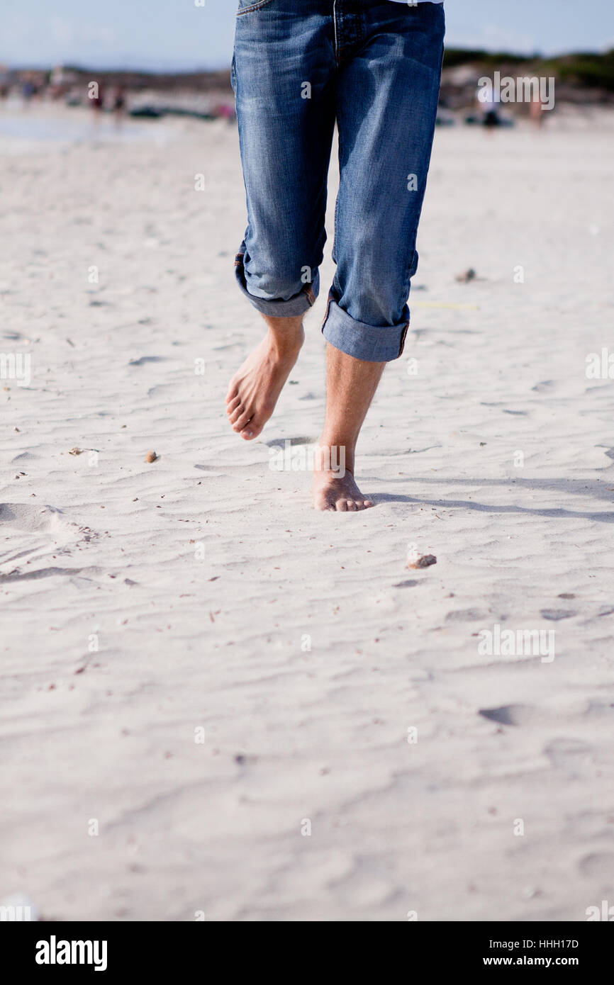 Barfuss Im Sand Und Wasser bin Im Freien Im Sommer Urlaub strand ...