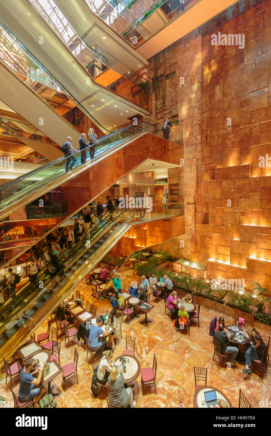 Interior trump tower new york -Fotos und -Bildmaterial in hoher ...