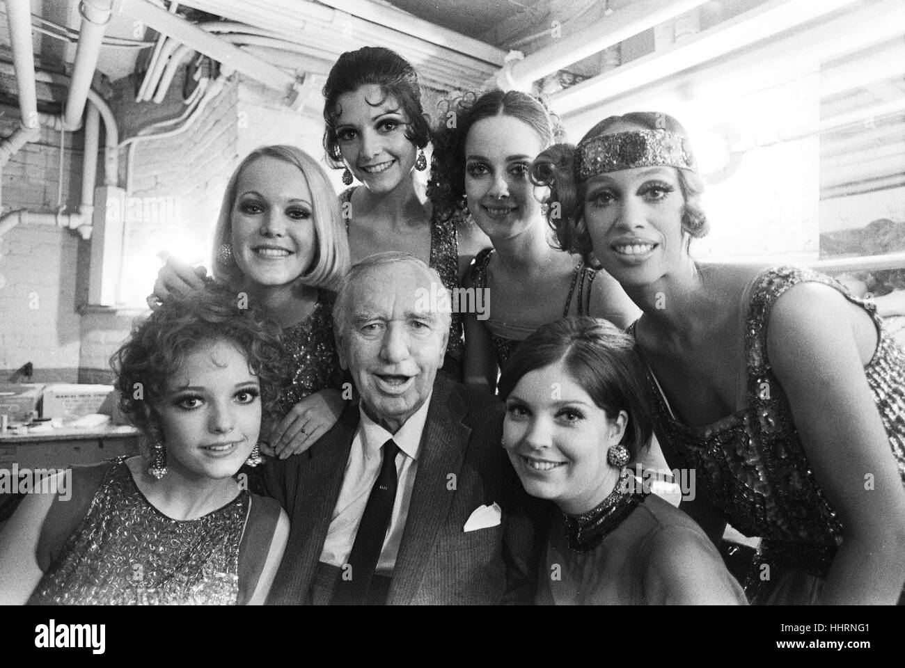 Busby Berkeley, mit Tänzerinnen bei der Eröffnung des 1971 Produktion ...