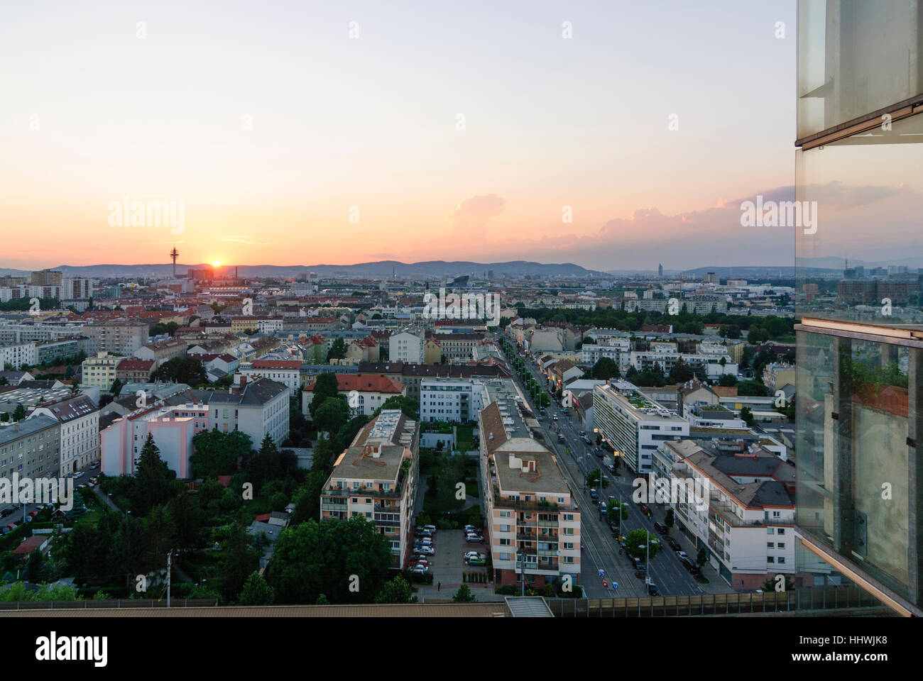 Wien, Wien: Blick vom Hochhaus in Simmering zum Zentrum Stadt, 00 ...