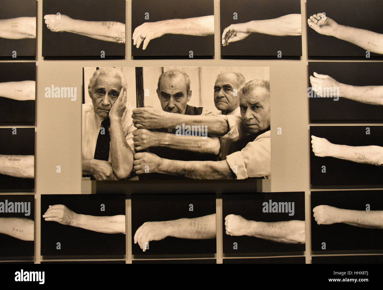 Washington DC, USA - Innenansicht des Holocaust Memorial Museums. Echte ...