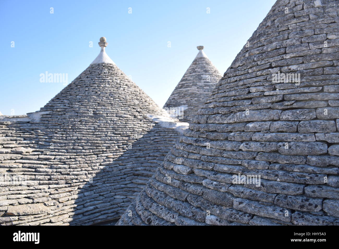 Die typische Kegeldach Trulli Häuser und ihre Symbole in Alberobello ...