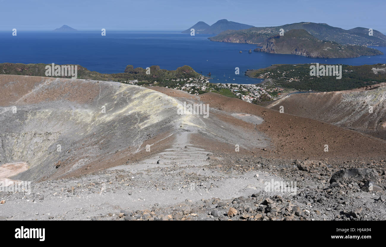 Vulcanian eruption -Fotos und -Bildmaterial in hoher Auflösung – Alamy
