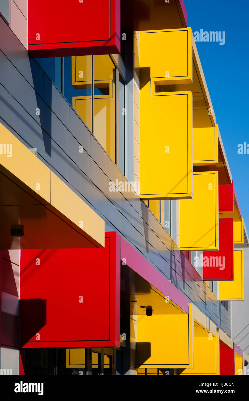 Detail der Alucobond-Fassade an Fassade. Silber Top Taxi-Zentrale ...