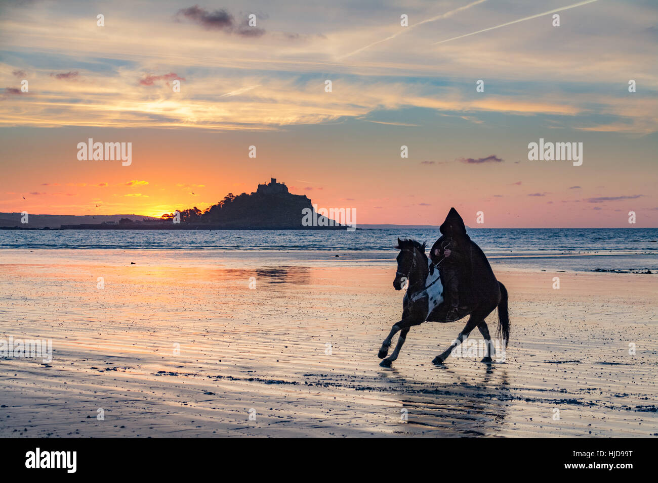 Mit Kapuze Figur Stockfotos und -bilder Kaufen - Alamy