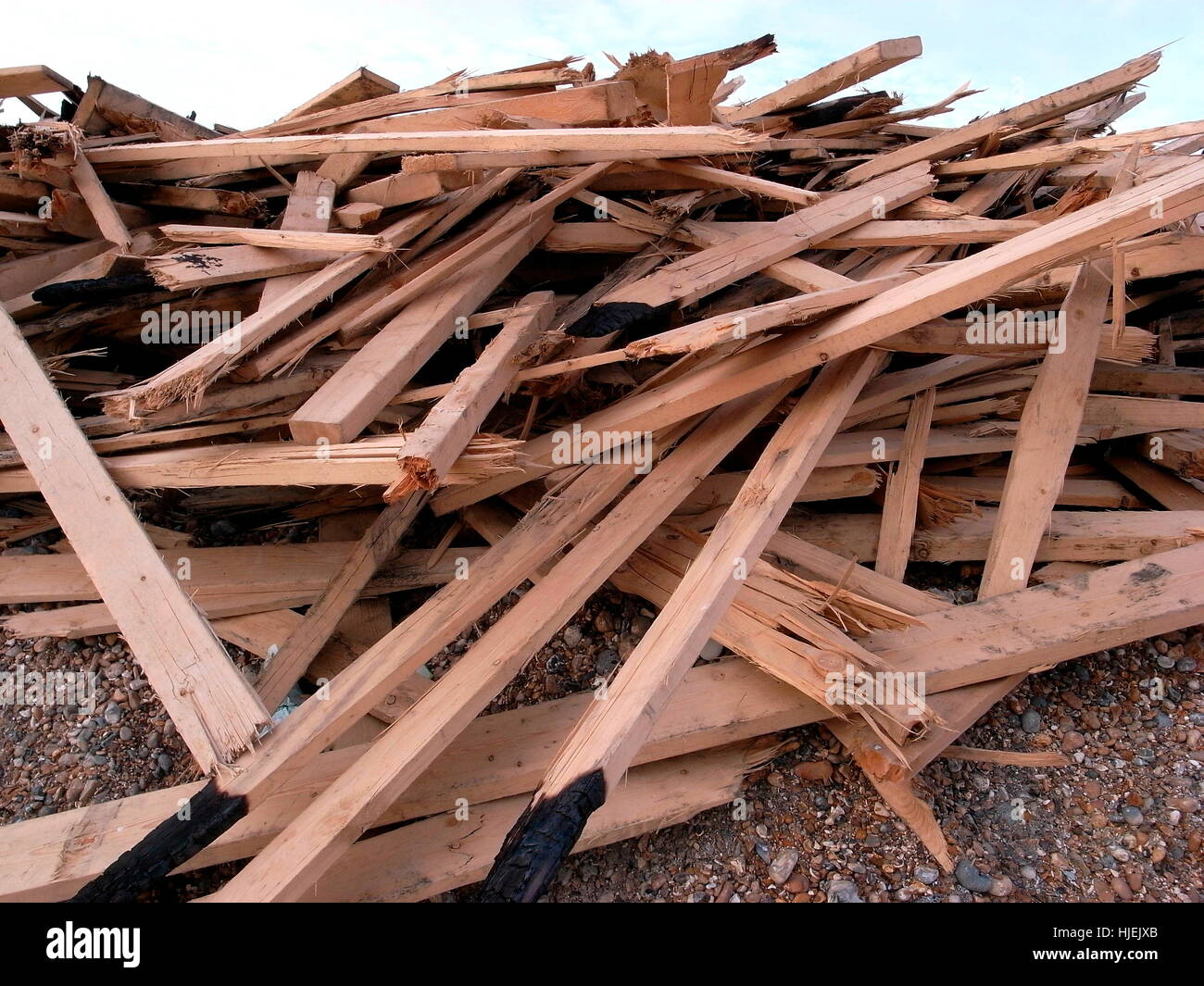 AJAXNETPHOTO. 2008. WORTHING, ENGLAND. -SCHIFFSFRACHT AN LAND GESPÜLT ...