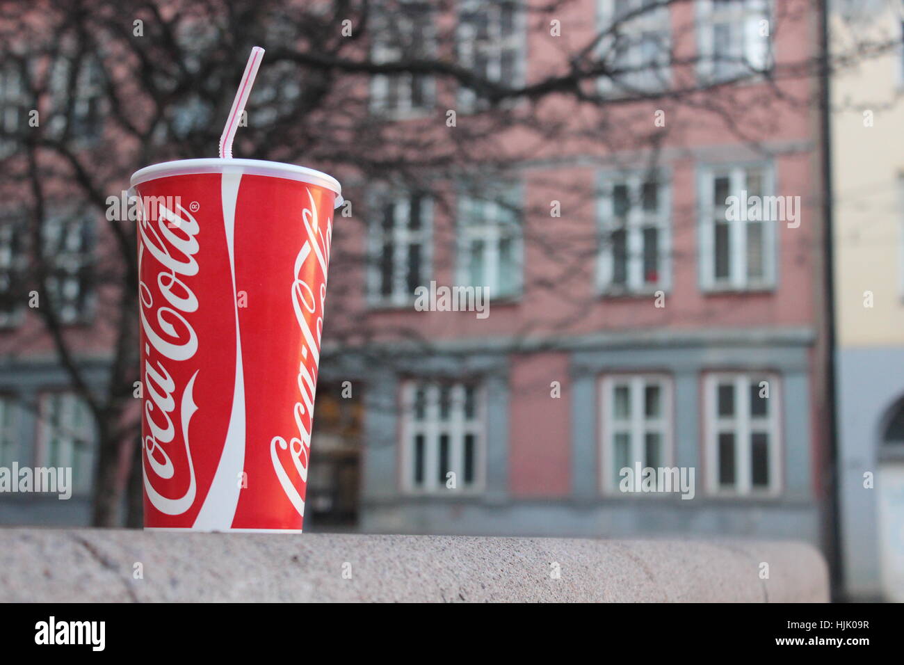 Coca cola tasse -Fotos und -Bildmaterial in hoher Auflösung – Alamy