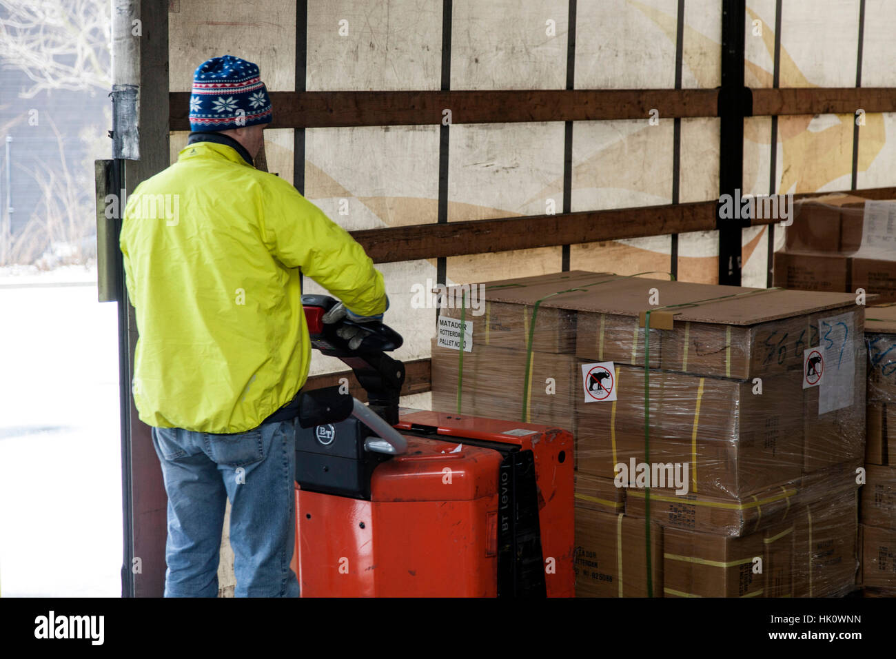Beladen ein LKW auf der Rampe Stockfotografie - Alamy