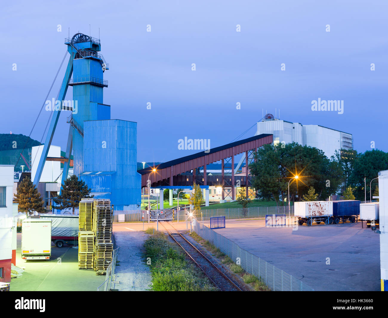 Ober und unterirdische minen Stockfotos und -bilder Kaufen - Alamy