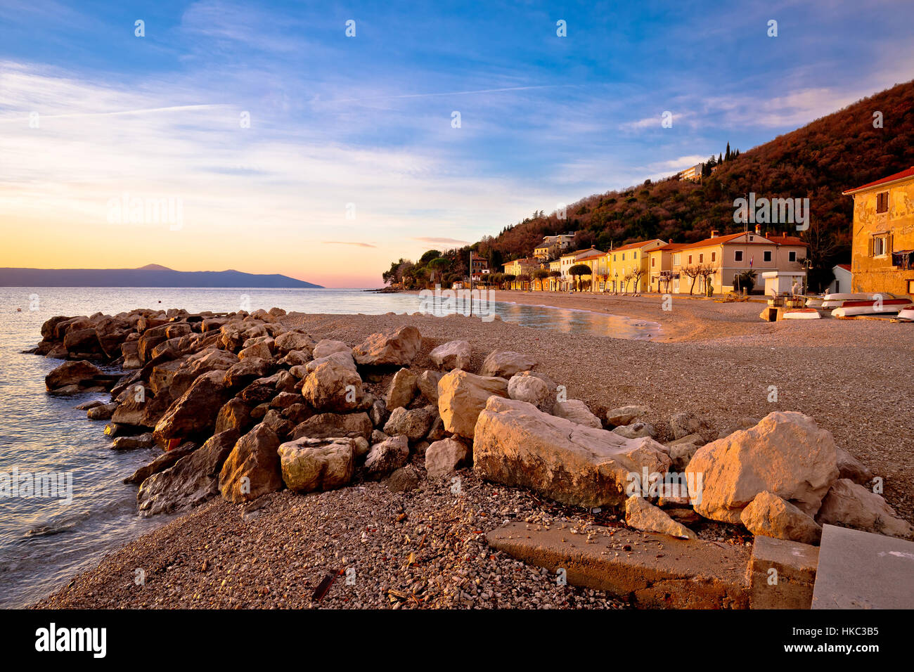 Moscenicka Draga Strand bei Sonnenaufgang, die Riviera von Opatija ...