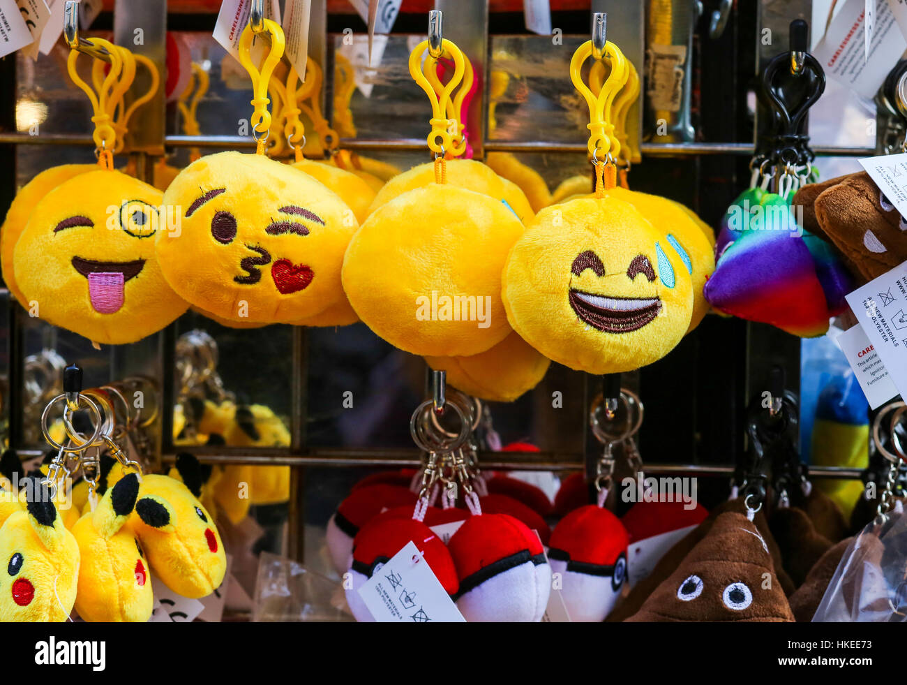 Emoticon Smiley Yellow Helpless Stockfotos & Emoticon Smiley Yellow ...