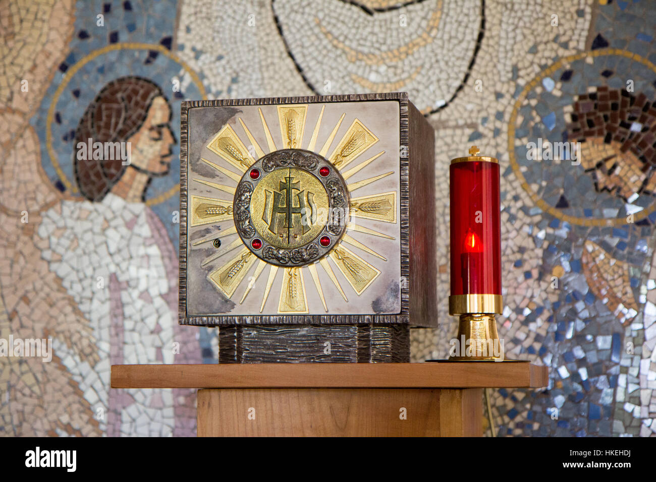 Sacrament of eucharist -Fotos und -Bildmaterial in hoher Auflösung – Alamy