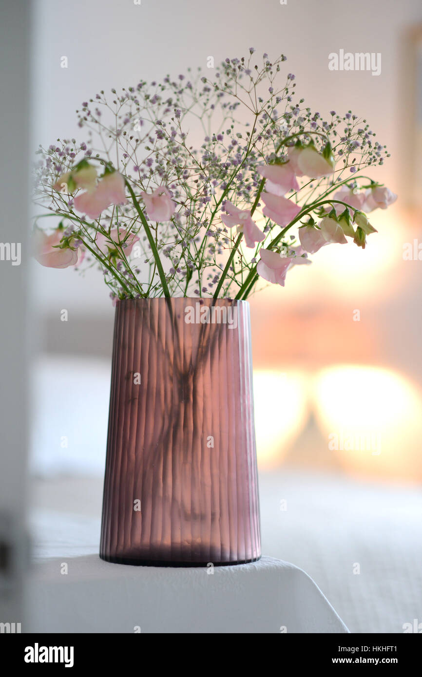Glasvase mit blumen -Fotos und -Bildmaterial in hoher Auflösung – Alamy