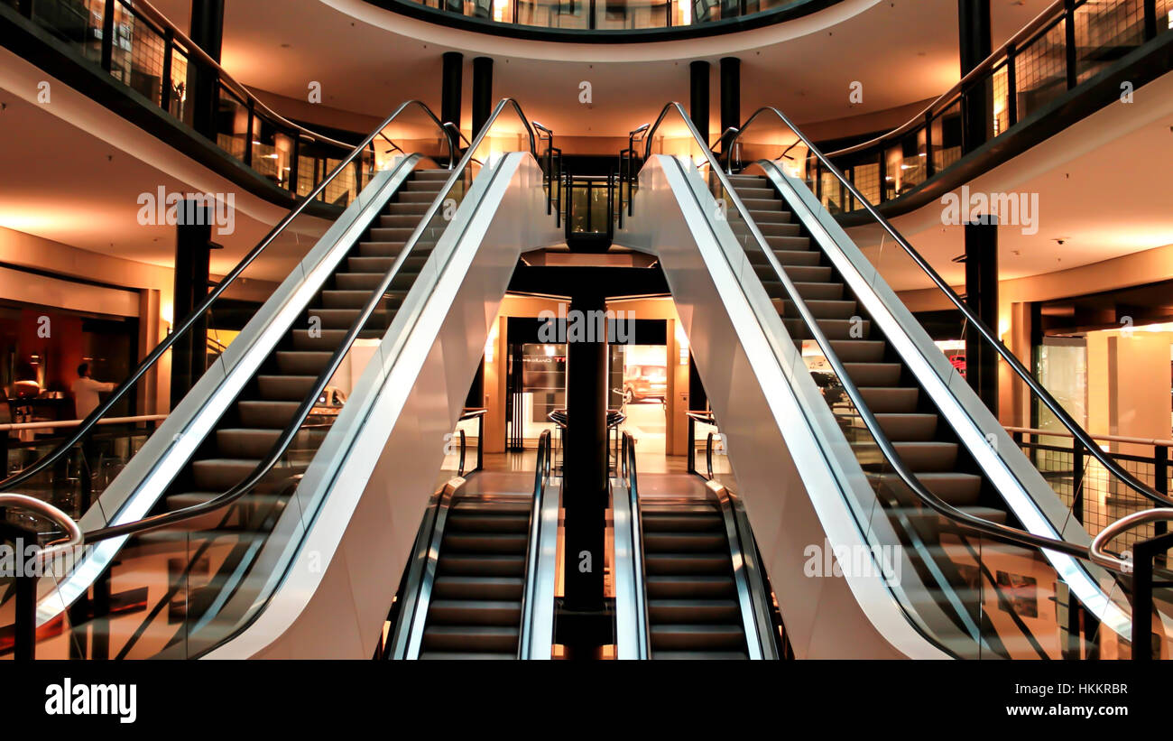 Rolltreppen in der mall Stockfotografie - Alamy