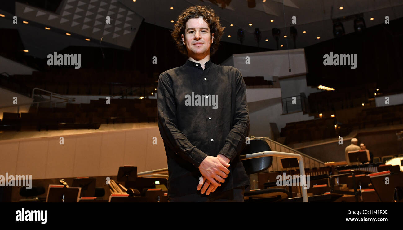 Robin ticciati -Fotos und -Bildmaterial in hoher Auflösung – Alamy