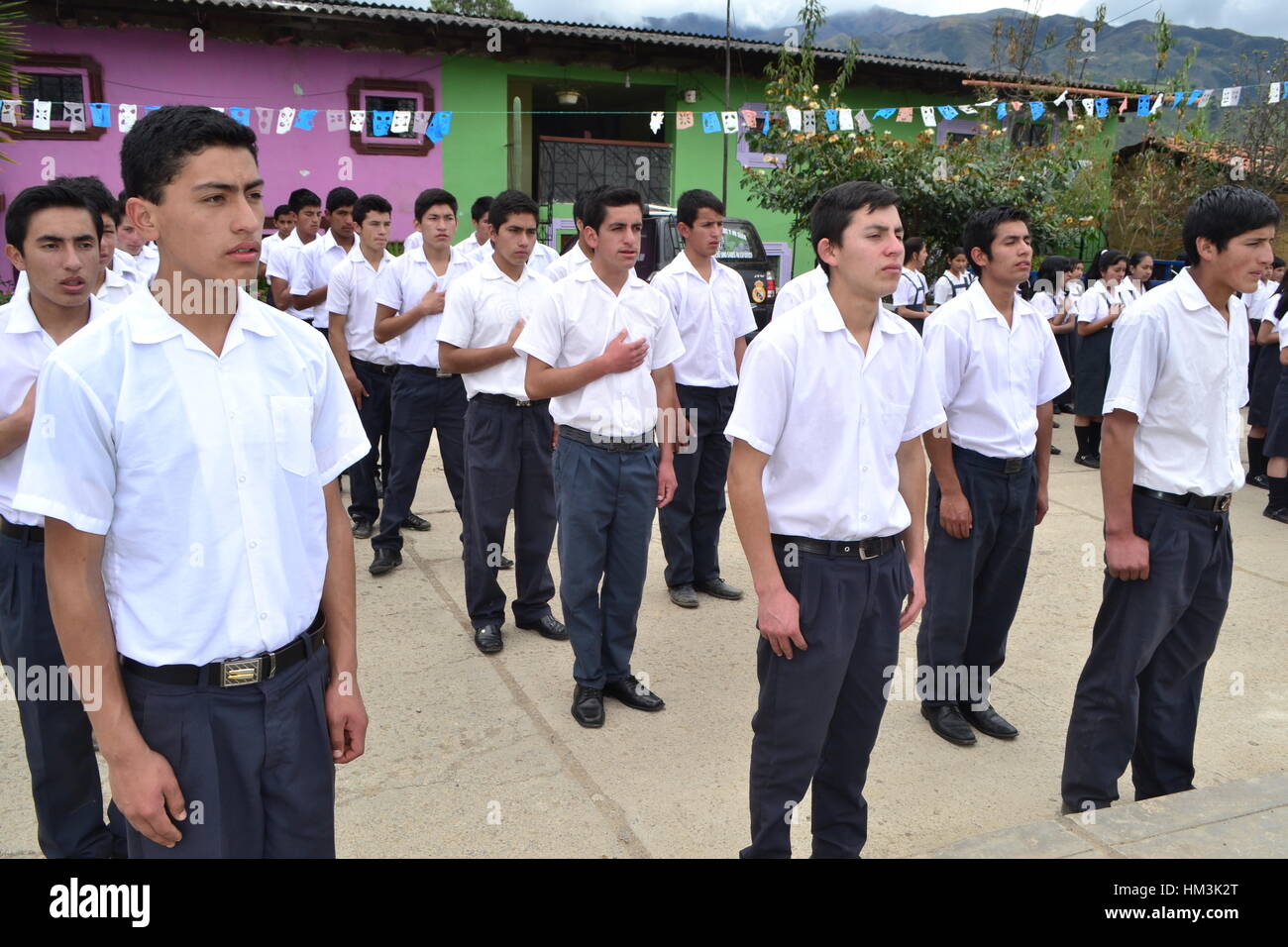 Girls in school uniform peru -Fotos und -Bildmaterial in hoher ...