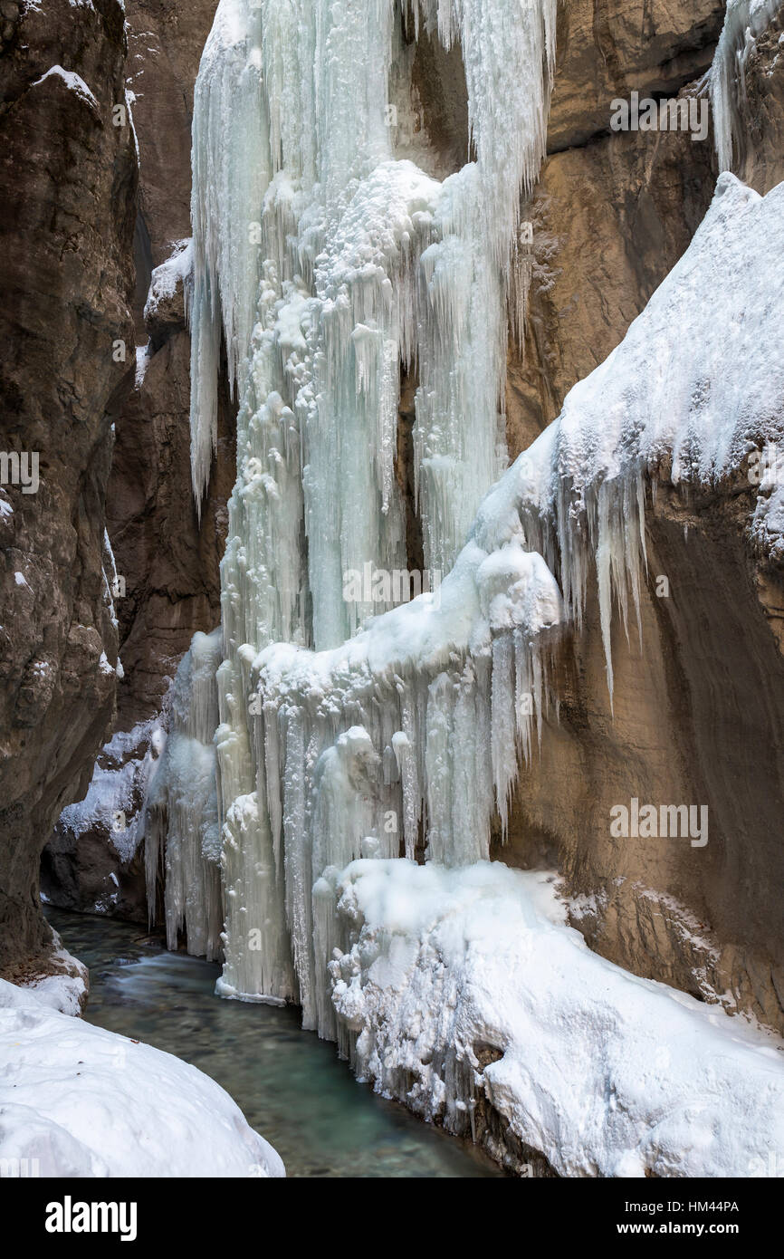 Partnachklamm im wiinter -Fotos und -Bildmaterial in hoher Auflösung ...