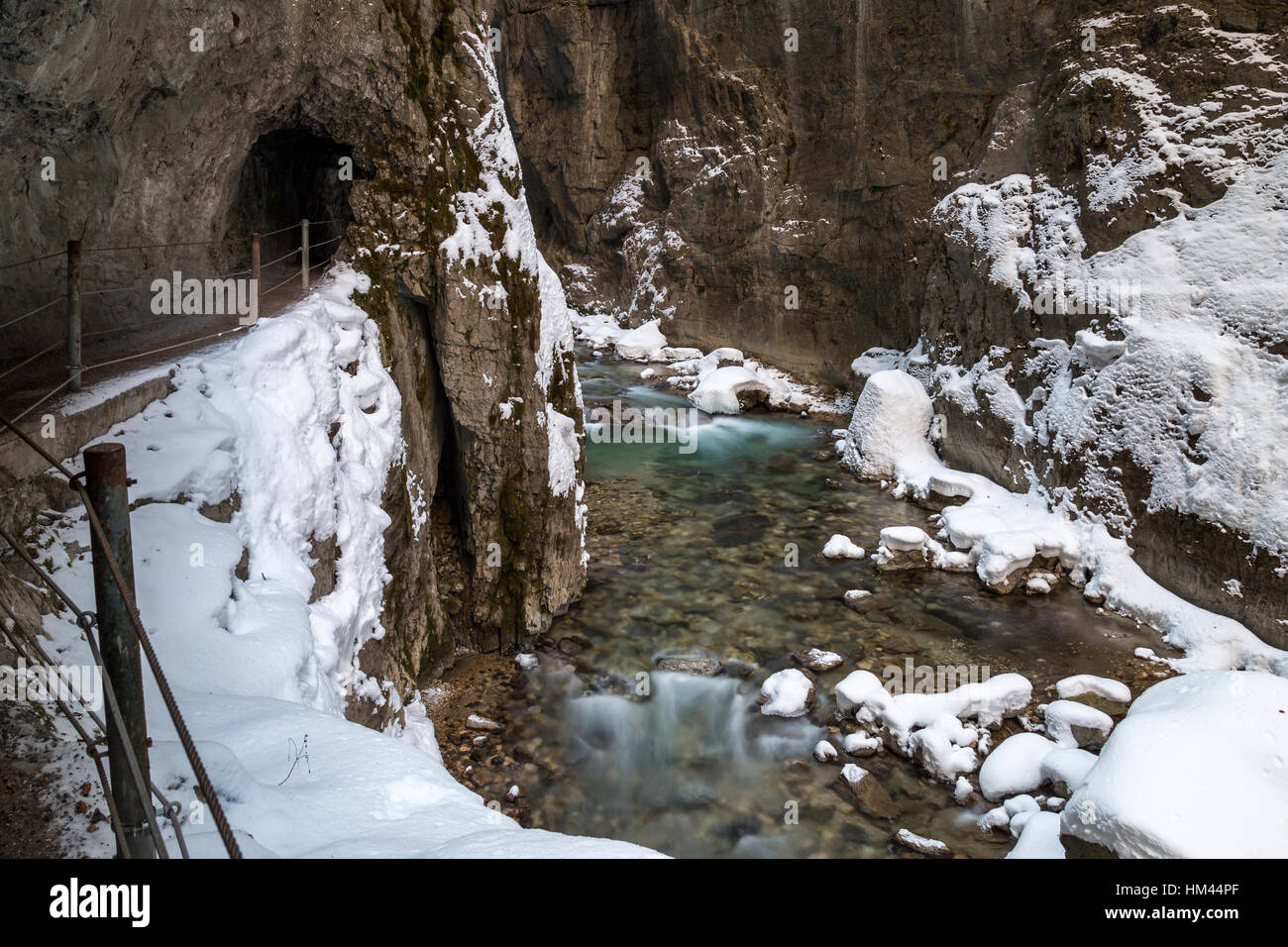Partnachklamm im wiinter -Fotos und -Bildmaterial in hoher Auflösung ...