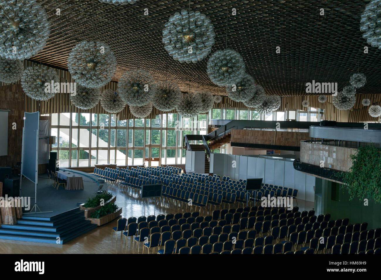 Building of hotel intourist -Fotos und -Bildmaterial in hoher Auflösung ...
