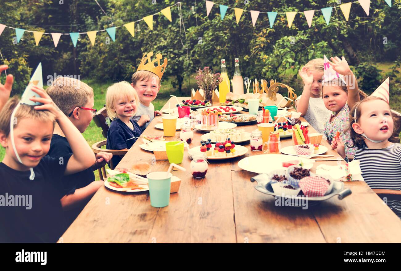 Soziale kinderparty -Fotos und -Bildmaterial in hoher Auflösung – Alamy