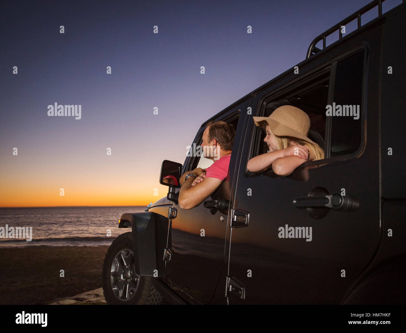 Auto am horizont am strand -Fotos und -Bildmaterial in hoher Auflösung ...