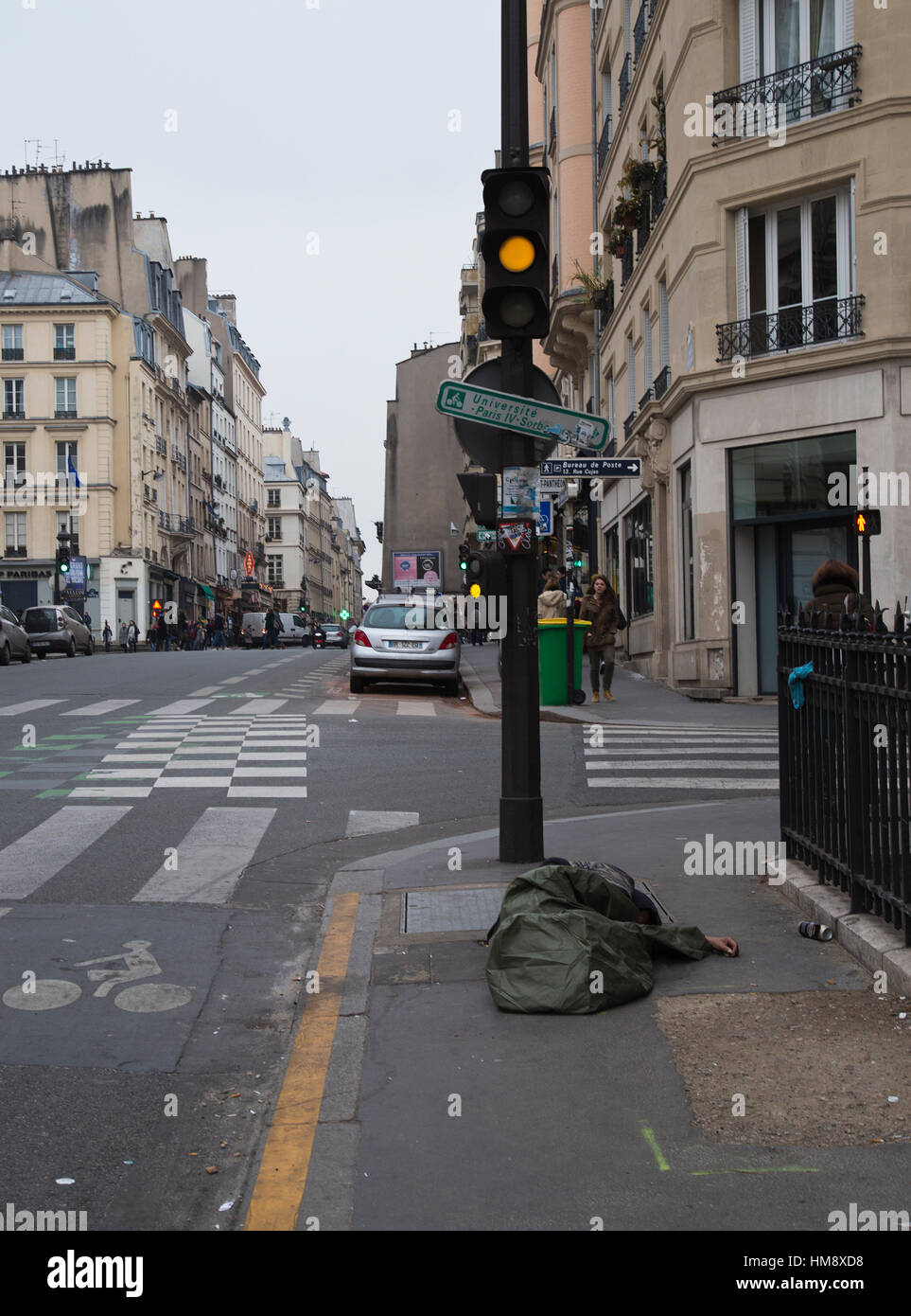Urban poverty homeless paris -Fotos und -Bildmaterial in hoher ...