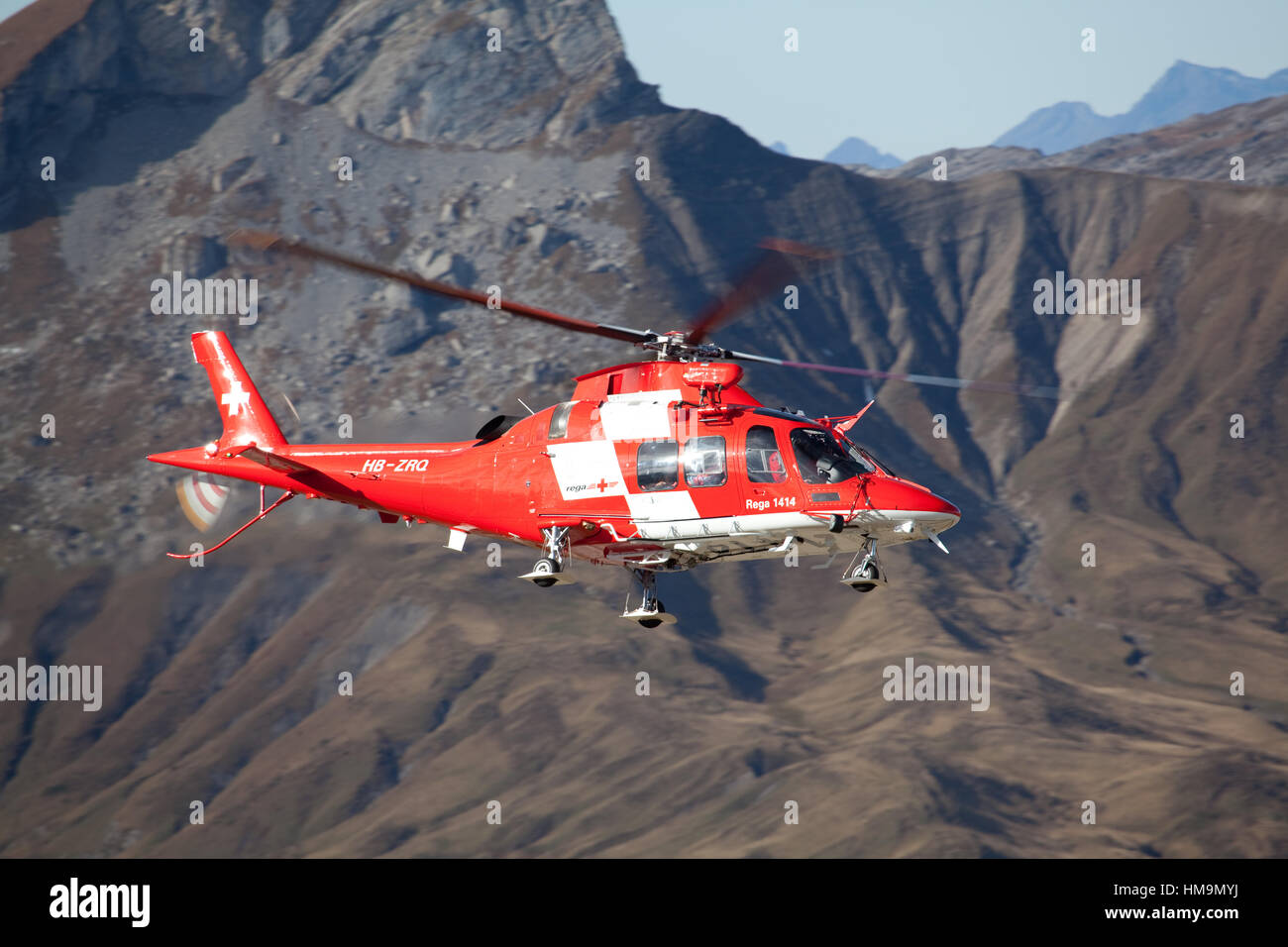 Swiss rescue helicopter -Fotos und -Bildmaterial in hoher Auflösung – Alamy