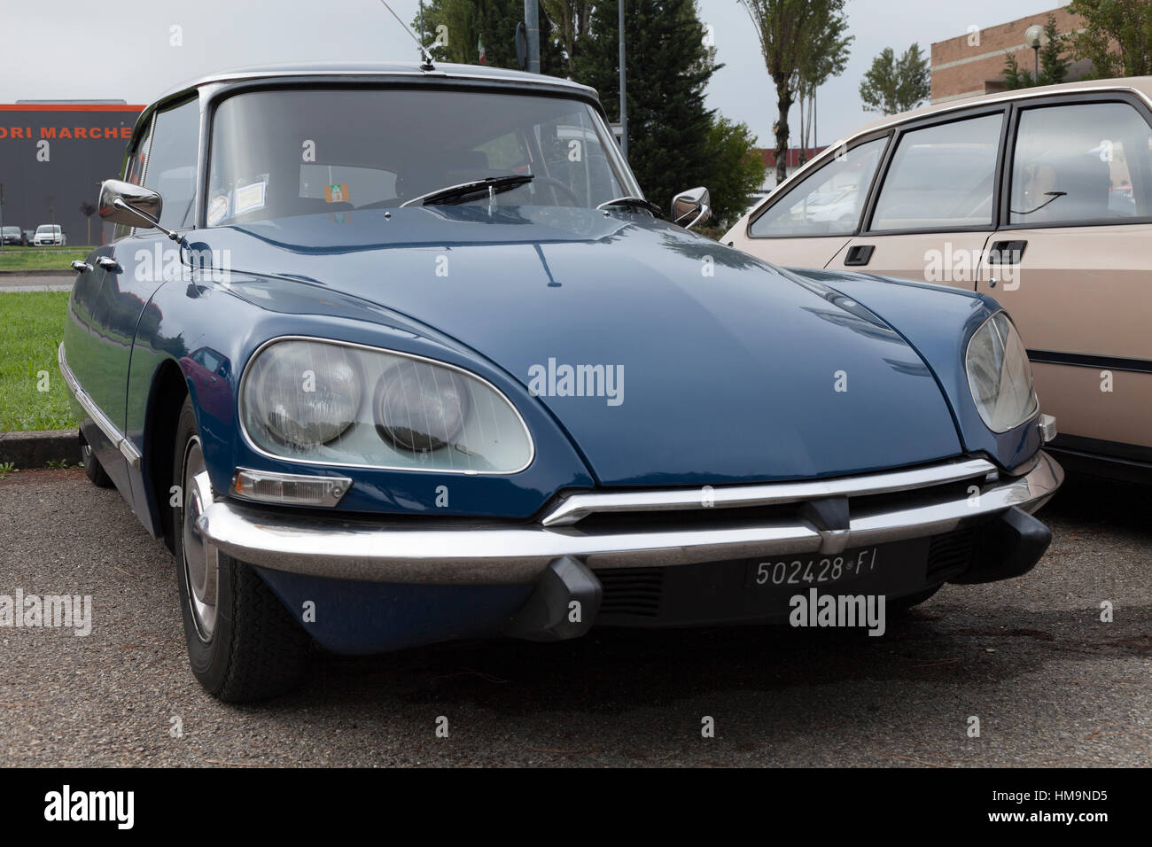 Blue citroen ds car -Fotos und -Bildmaterial in hoher Auflösung – Alamy