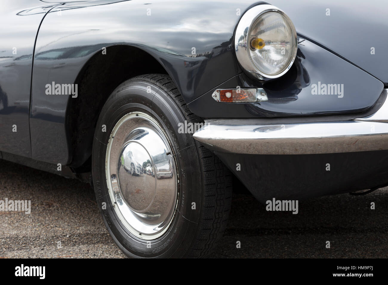 Blue citroen ds car -Fotos und -Bildmaterial in hoher Auflösung – Alamy