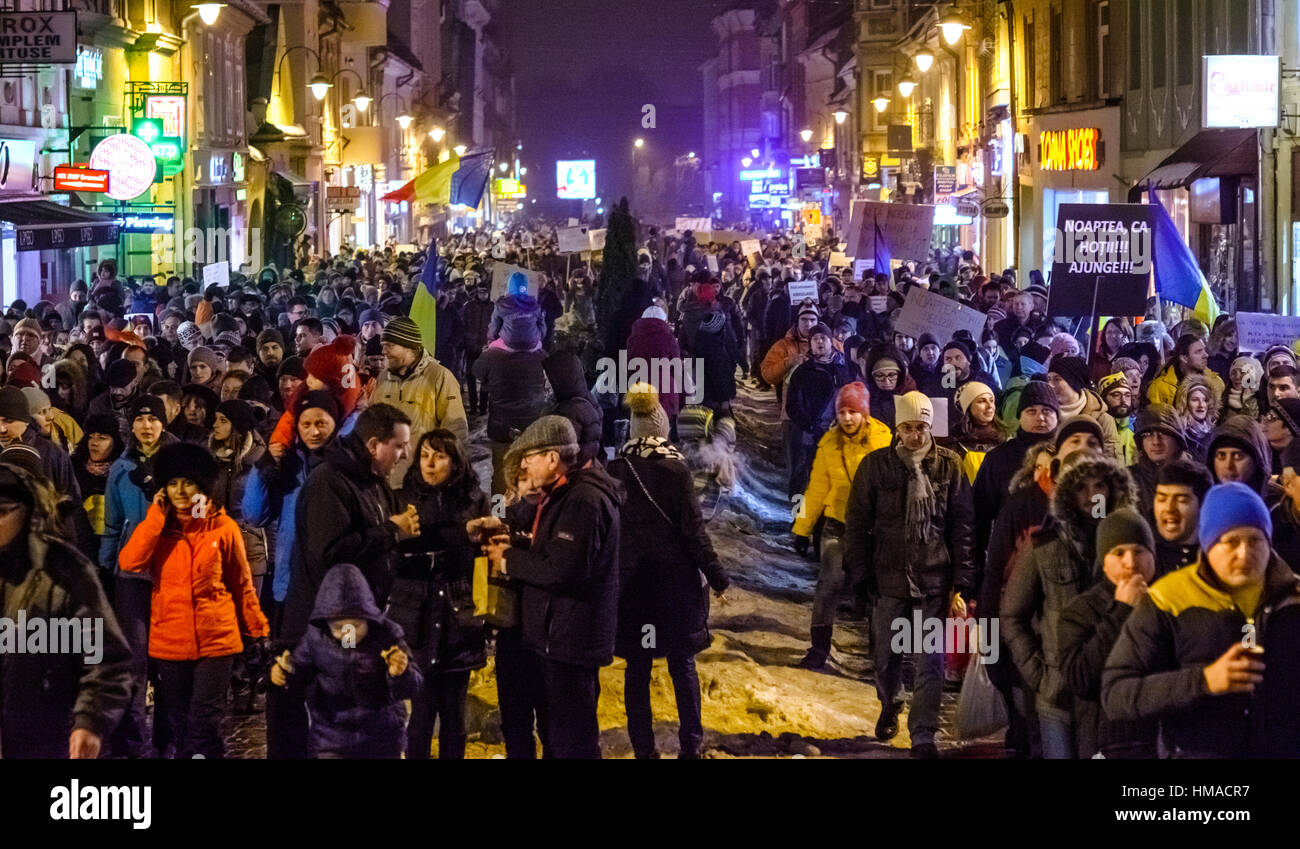 Brasov, Rumänien. 1. Februar 2017. Menschen protestieren gegen die ...