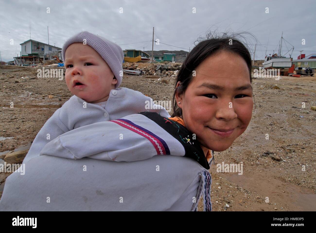Lokalen Inuit-Kinder, die Fischereigemeinschaft Kimmirut ...