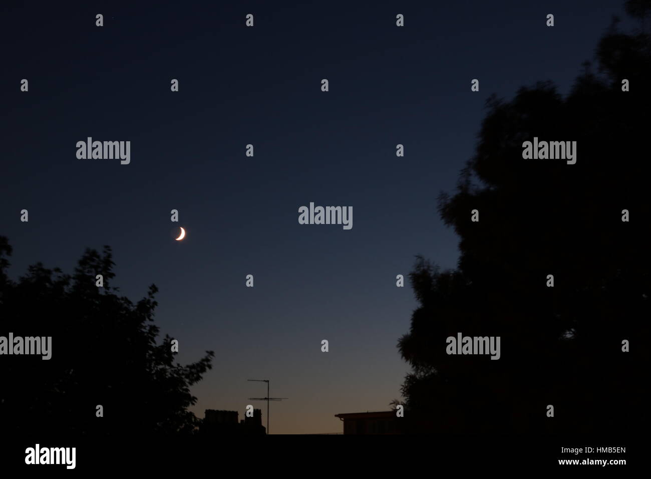 Crescent sky -Fotos und -Bildmaterial in hoher Auflösung - Seite 2 - Alamy