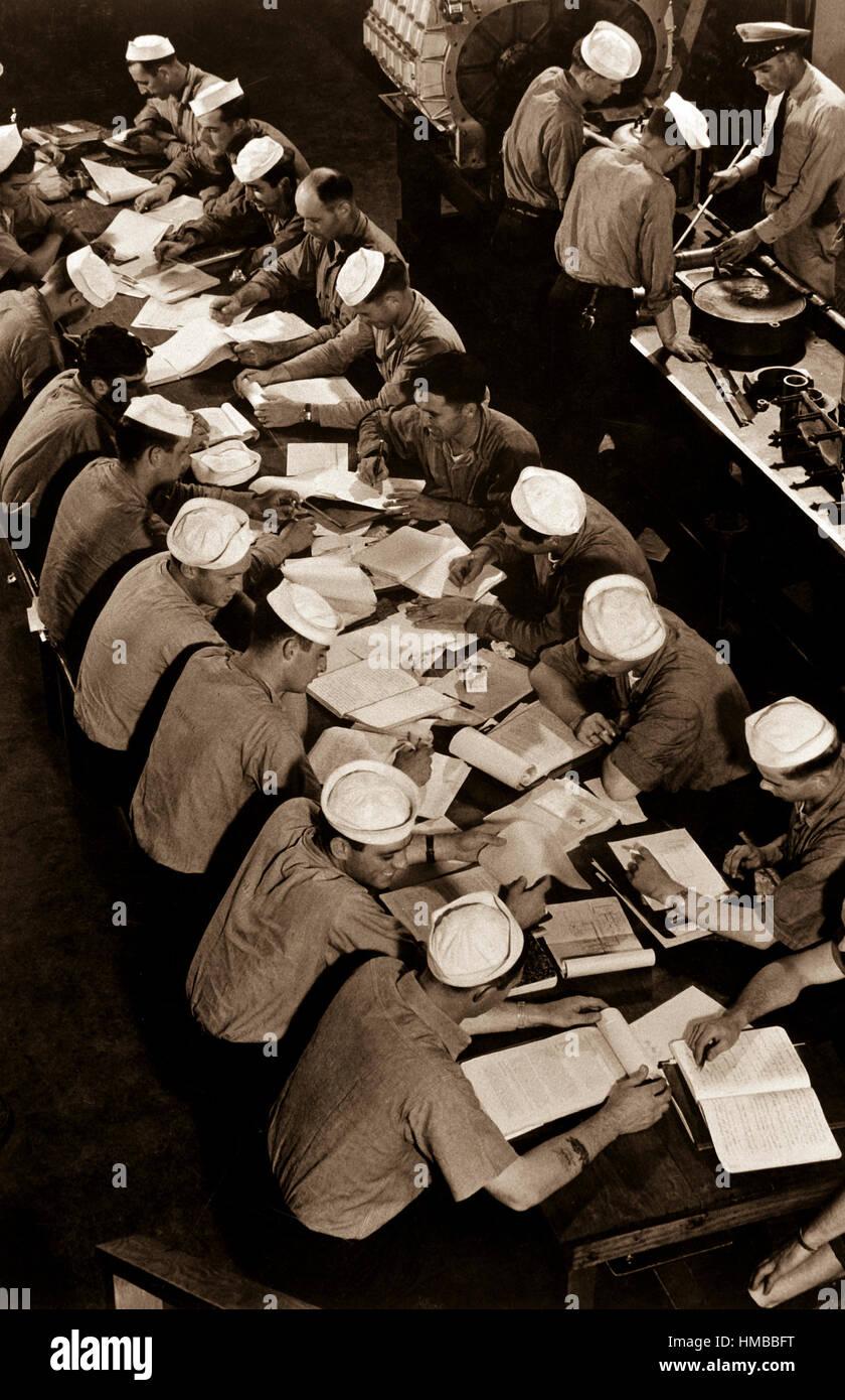 Hitler school -Fotos und -Bildmaterial in hoher Auflösung – Alamy